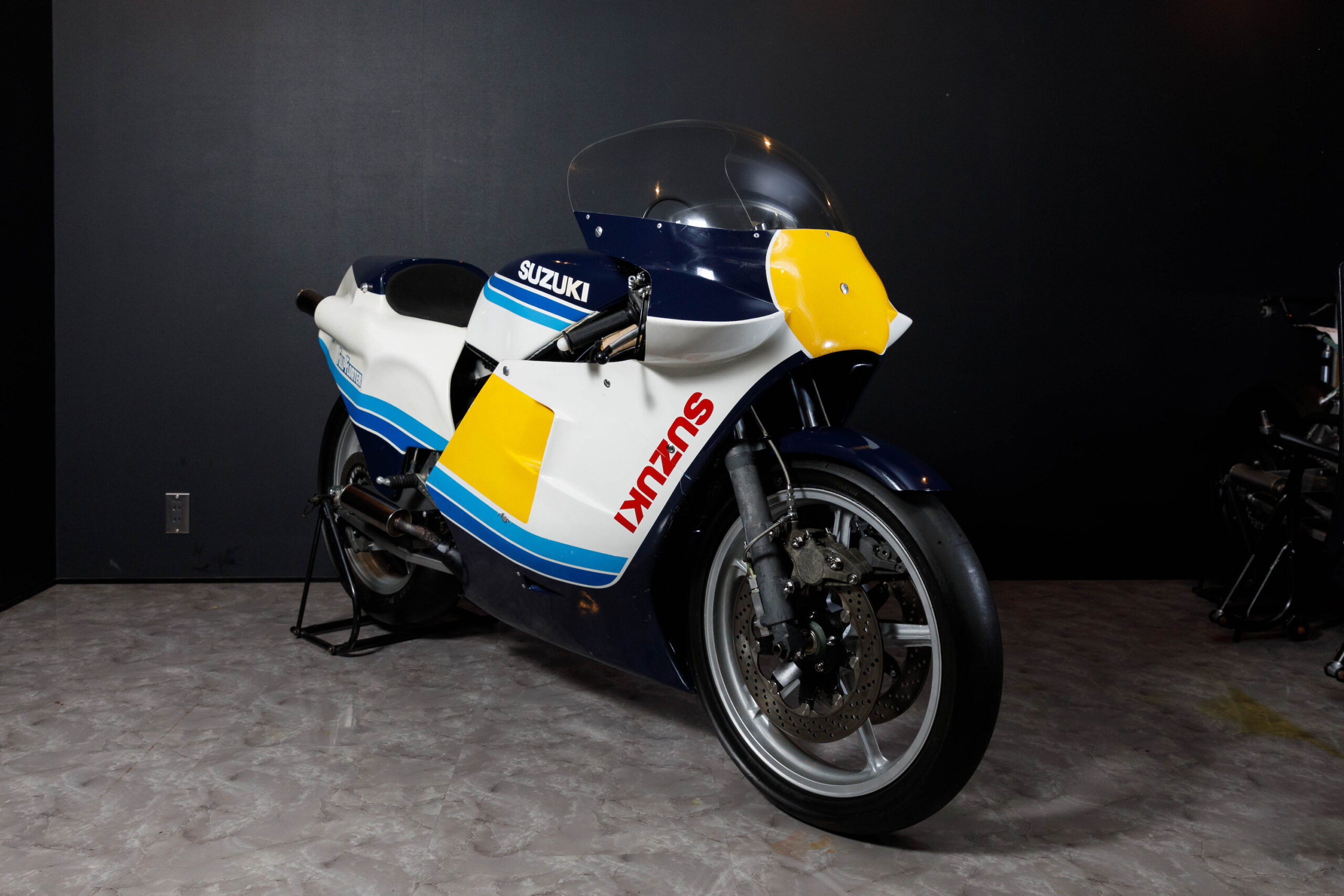 Suzuki RGB500-II | BINGO Sports